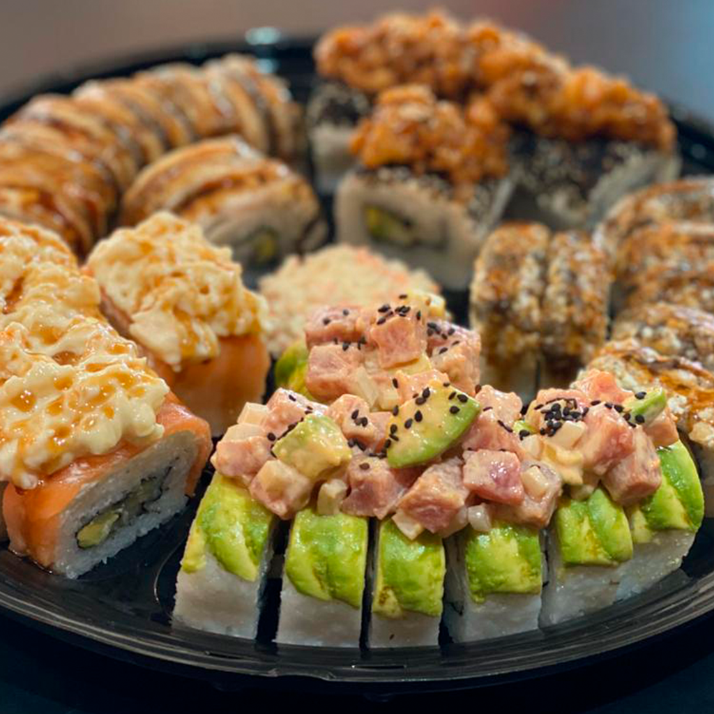 Charolas – Que Rollo Sushi & Burger